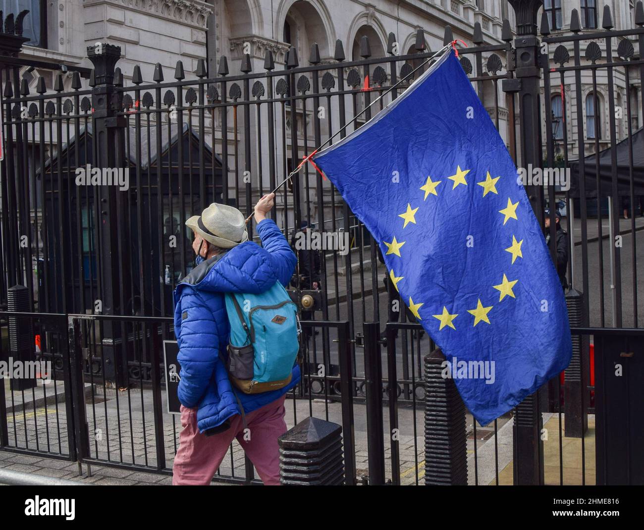 Boris johnson waving flag hi-res stock photography and images - Alamy