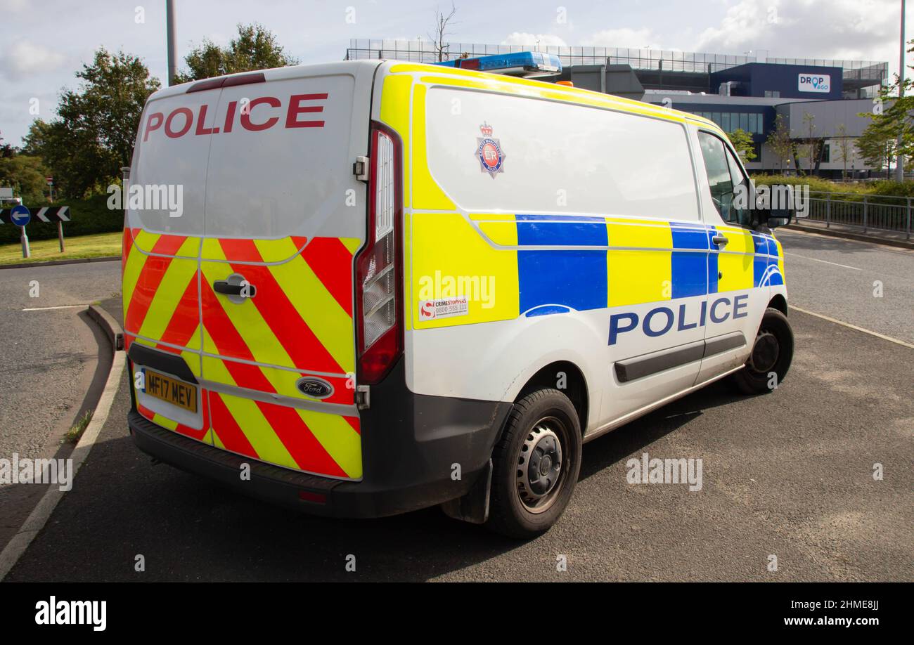 Back view of a British police van Stock Photo - Alamy