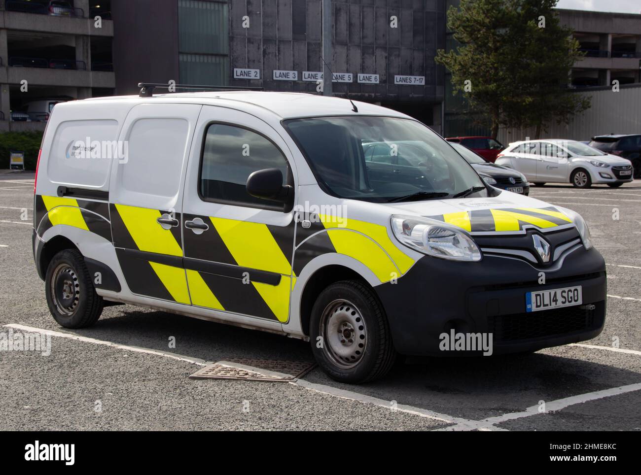 Manchester Airport Vehicle Stock Photo - Alamy