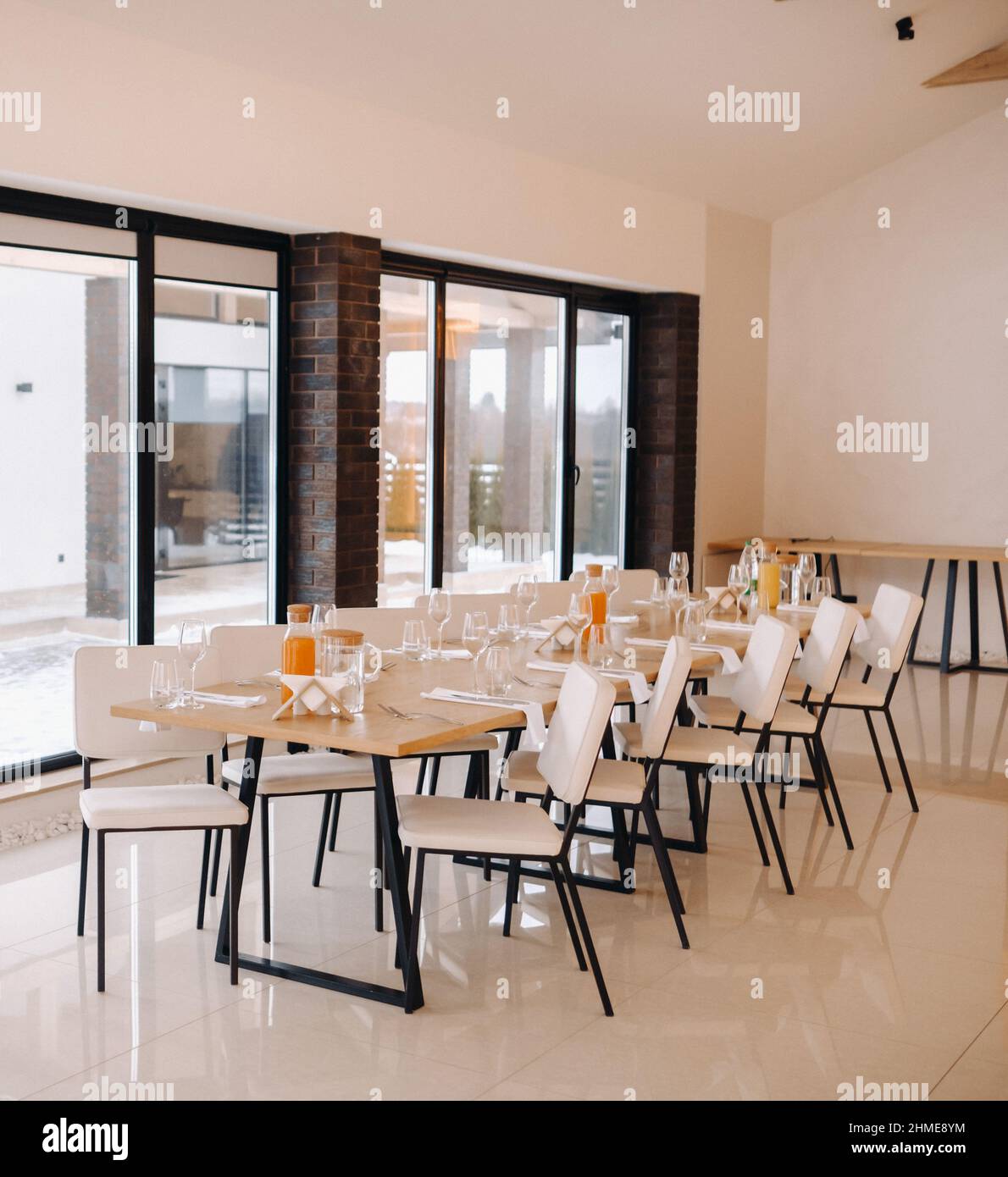 Empty dishes and cutlery on the table in the restaurant before dinner ...