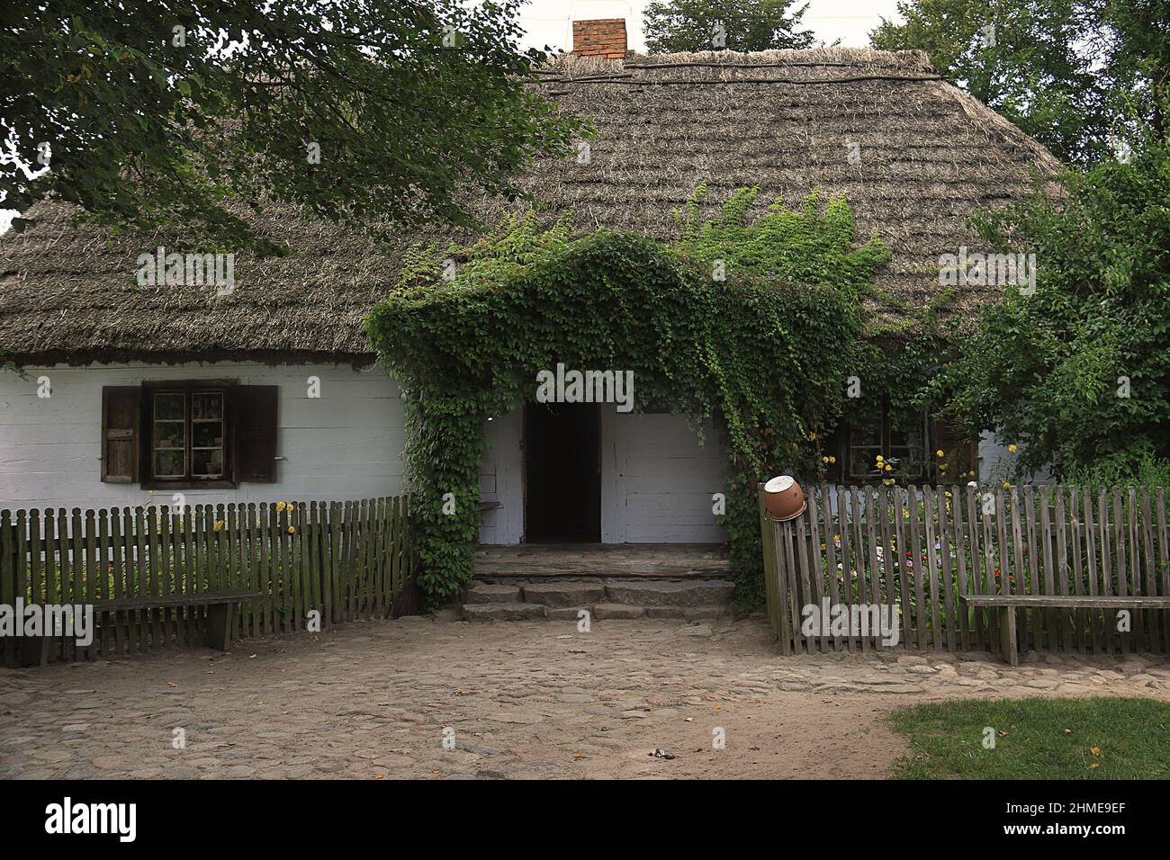 Rustic wooden house hi-res stock photography and images - Alamy