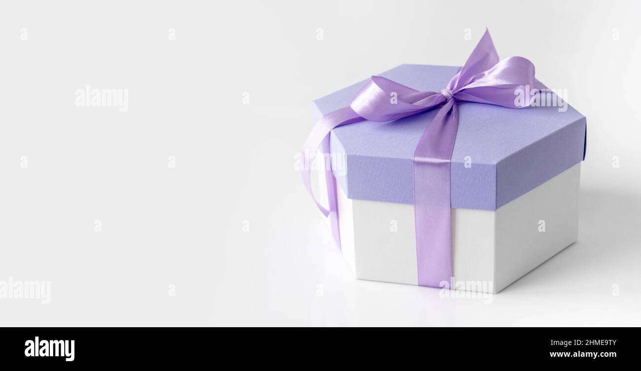 Beautiful gift box Stock Photo - Alamy