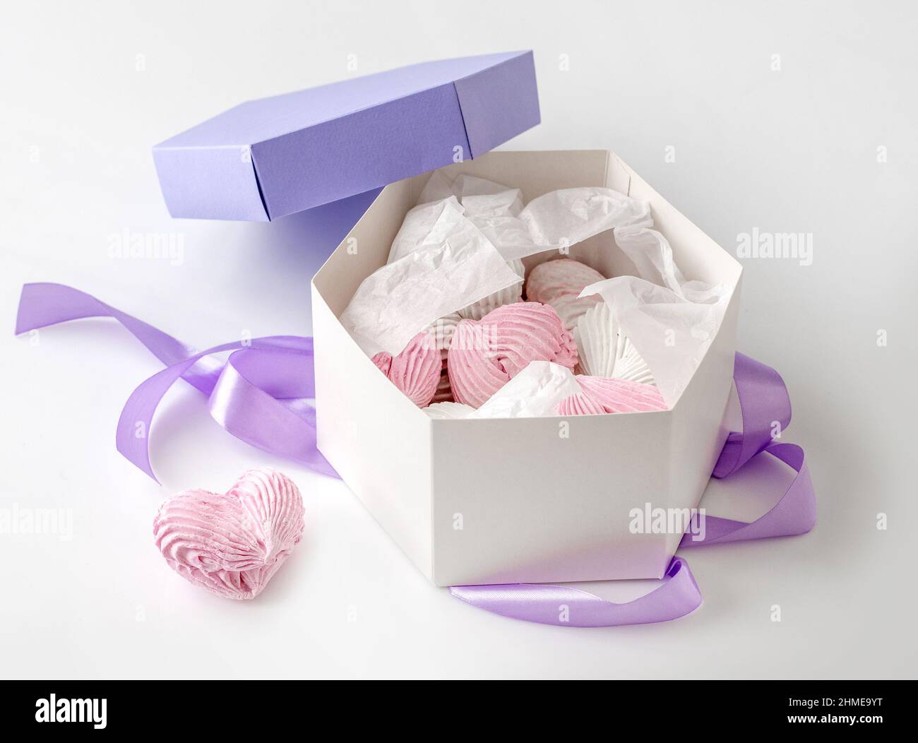 Marshmallow gift box Stock Photo - Alamy