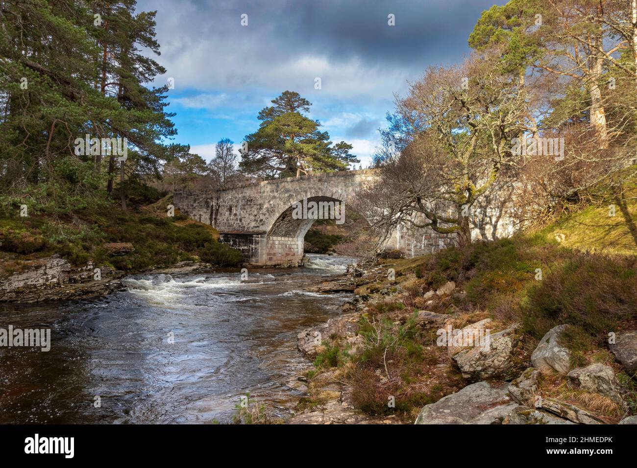 RIVER LUI MAR LODGE ESTATE BRAEMAR SCOTLAND THE OLD STONE ROAD BRIDGE ...