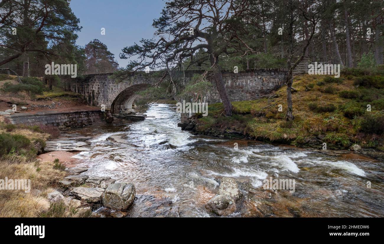 RIVER LUI MAR LODGE ESTATE BRAEMAR SCOTLAND WHITE WATER UNDER THE OLD ...