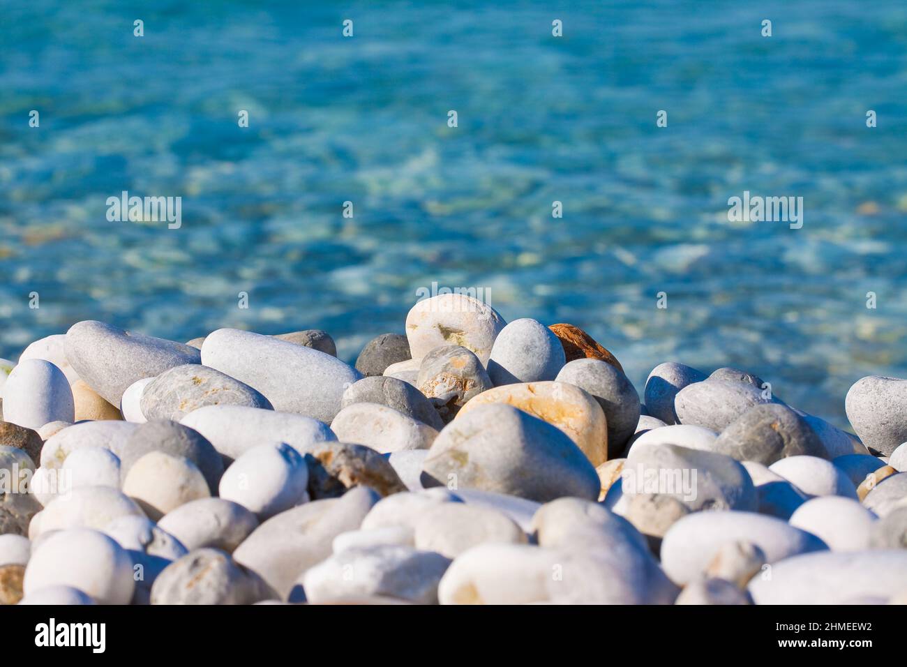 Rounded white stones with fresh transparent water Stock Photo - Alamy