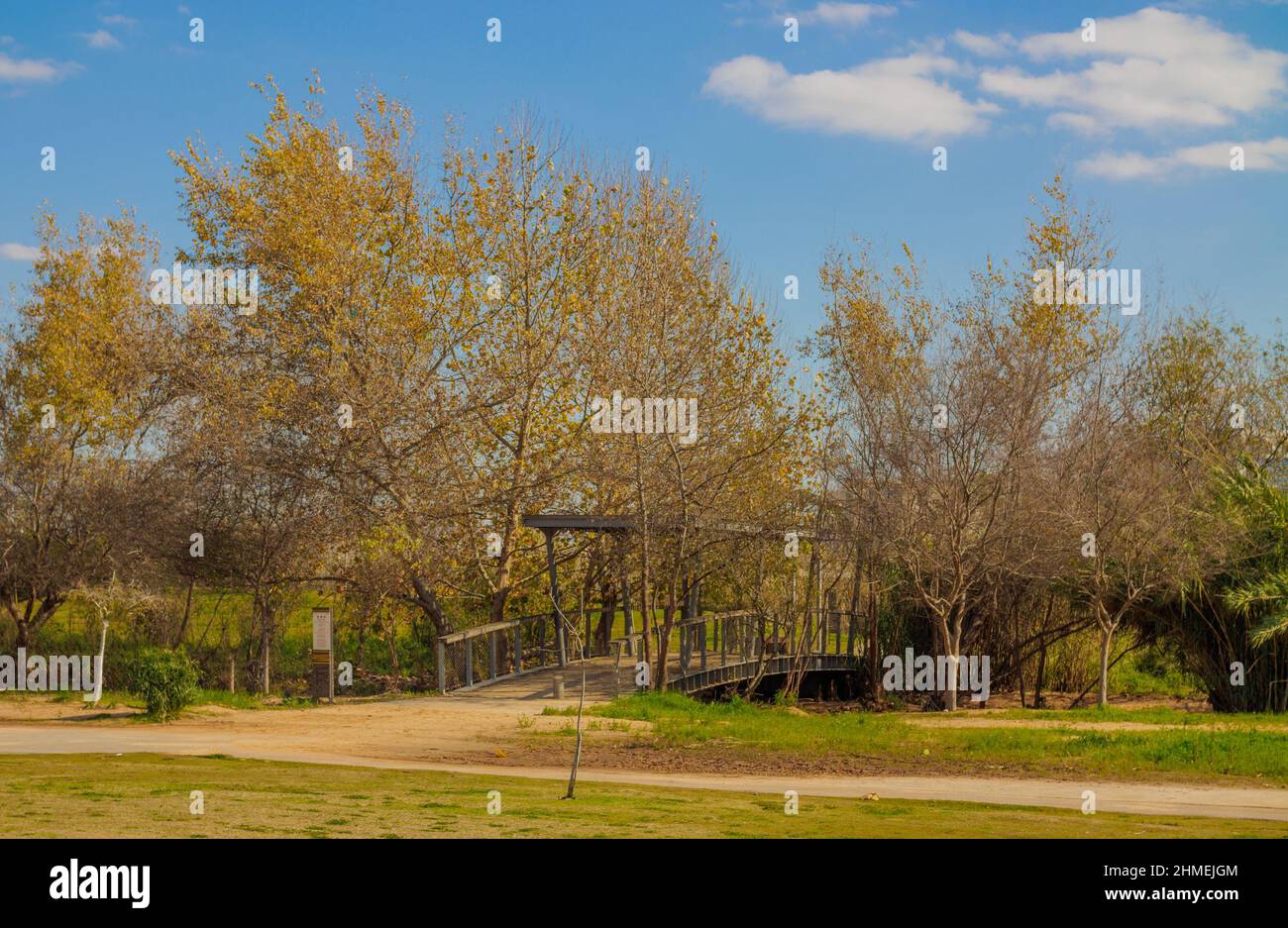 Blue sky clouds scenic flat land hi-res stock photography and images ...