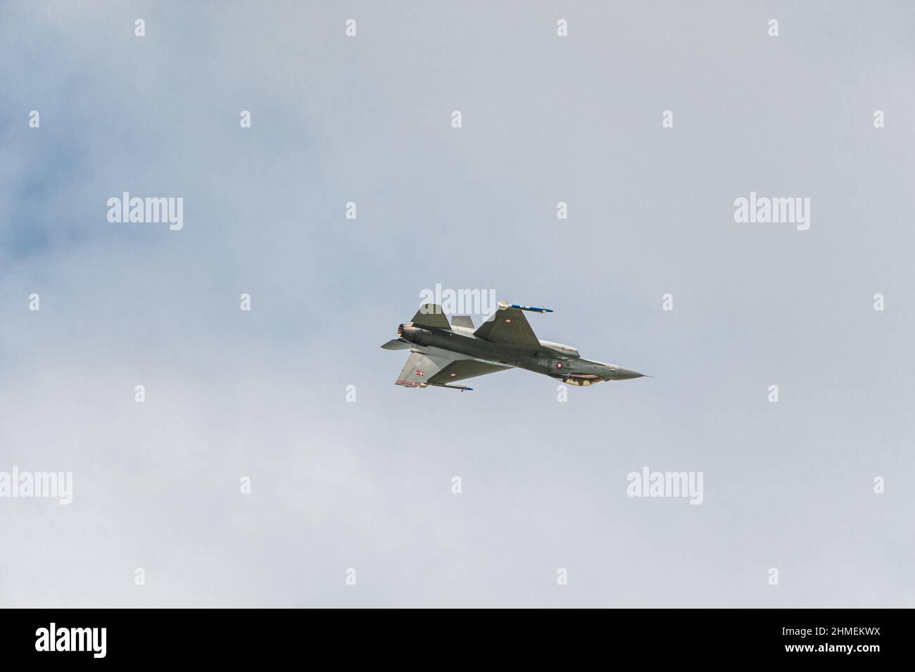 Upside down aircraft hi-res stock photography and images - Alamy