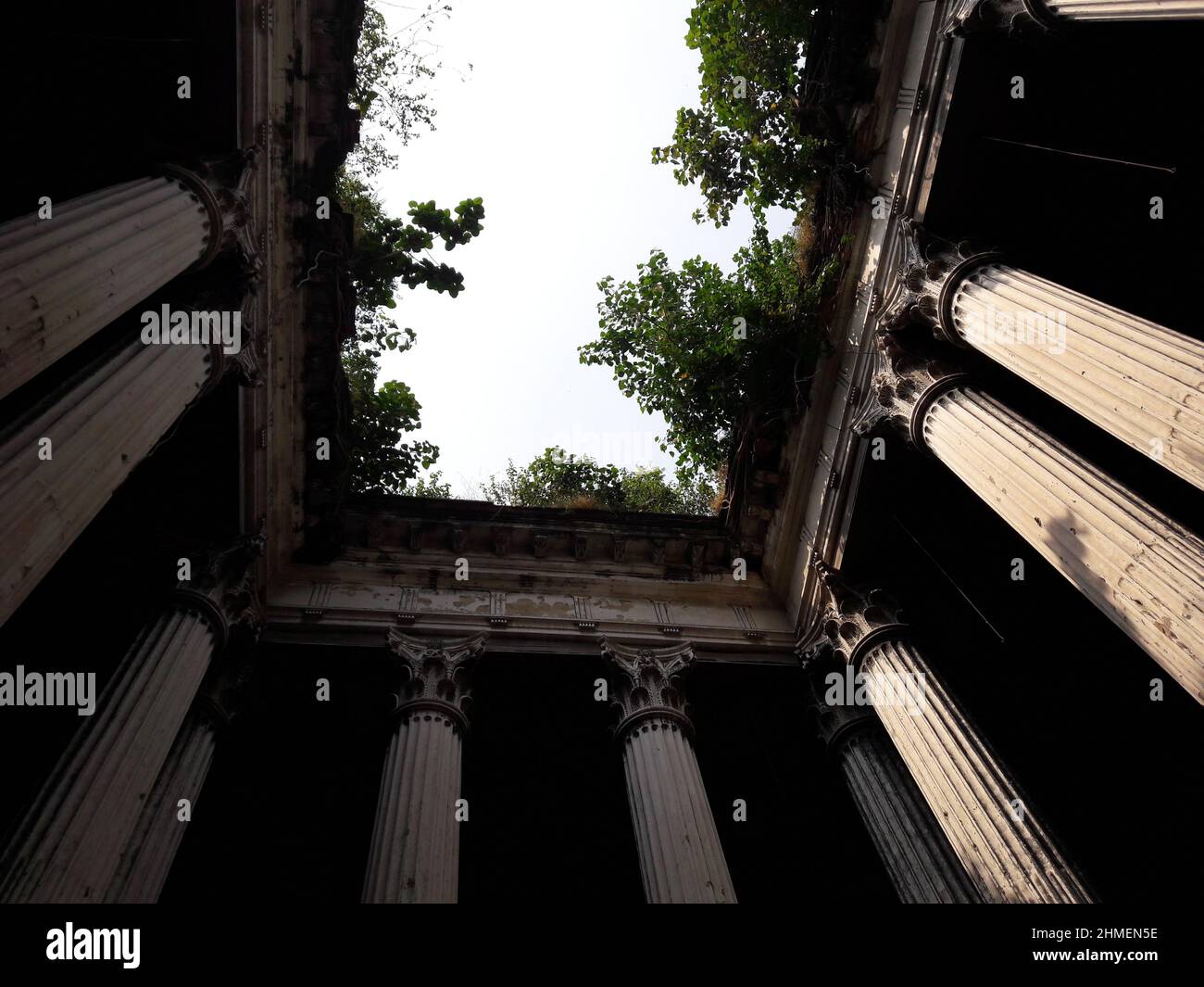 Low angle shot of columns of Andul Rajbari palace in Kolkata, Andul ...
