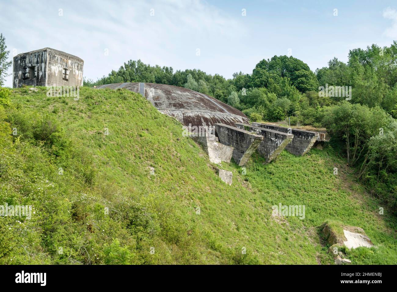 Le blockhaus allemand est une base secrete d'assemblage et d'envol des ...