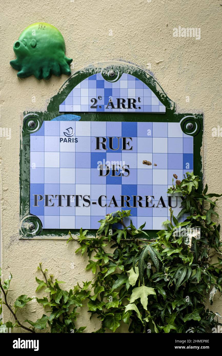 Plaque de rue paris hi-res stock photography and images - Alamy