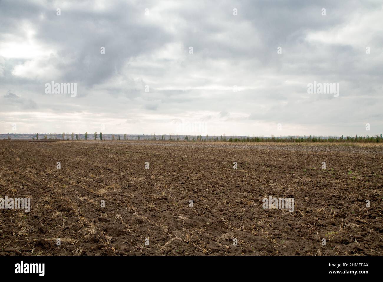 Grey cloudy sky ground hi-res stock photography and images - Alamy
