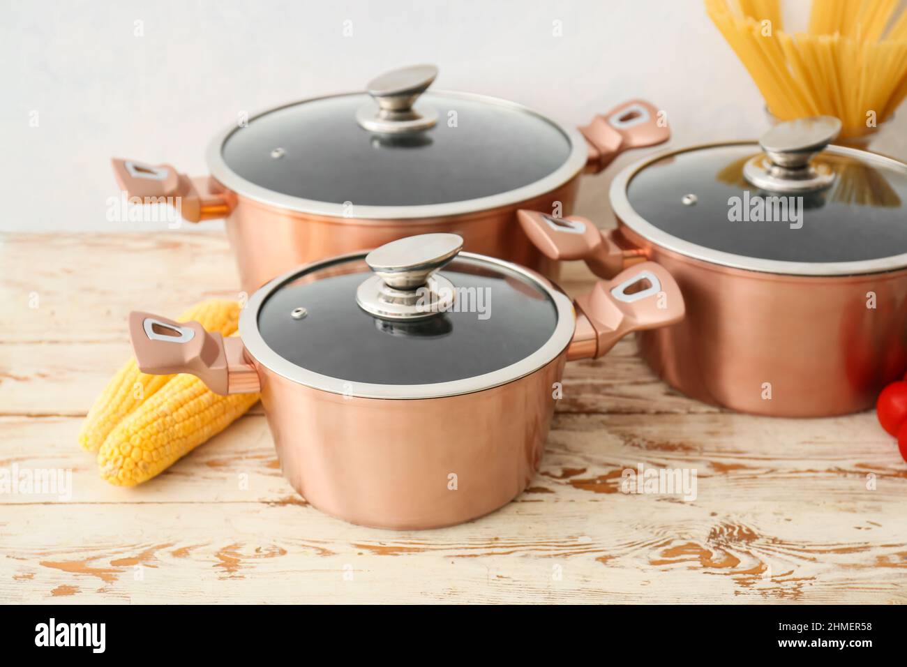 Copper stew pots hi-res stock photography and images - Alamy