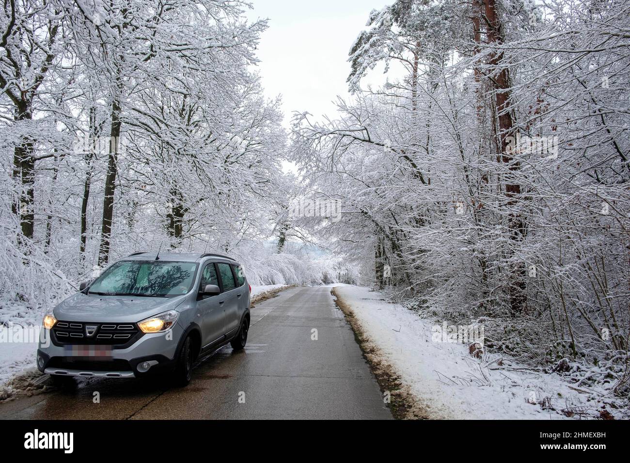 Snow along the roads Routes degagees la neige est sur le cote des ...