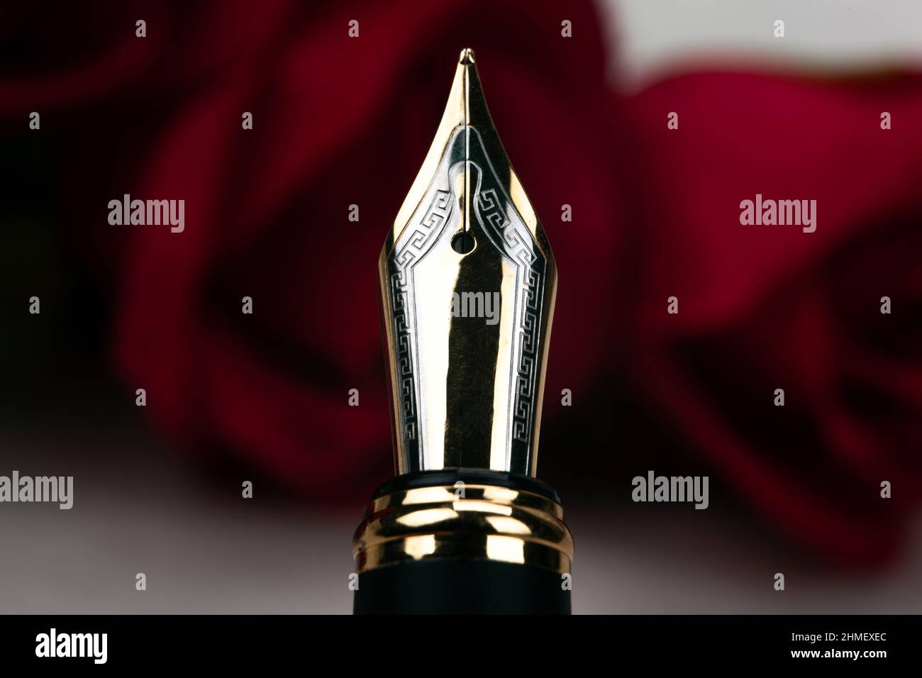 Gold plated roses hi-res stock photography and images - Alamy