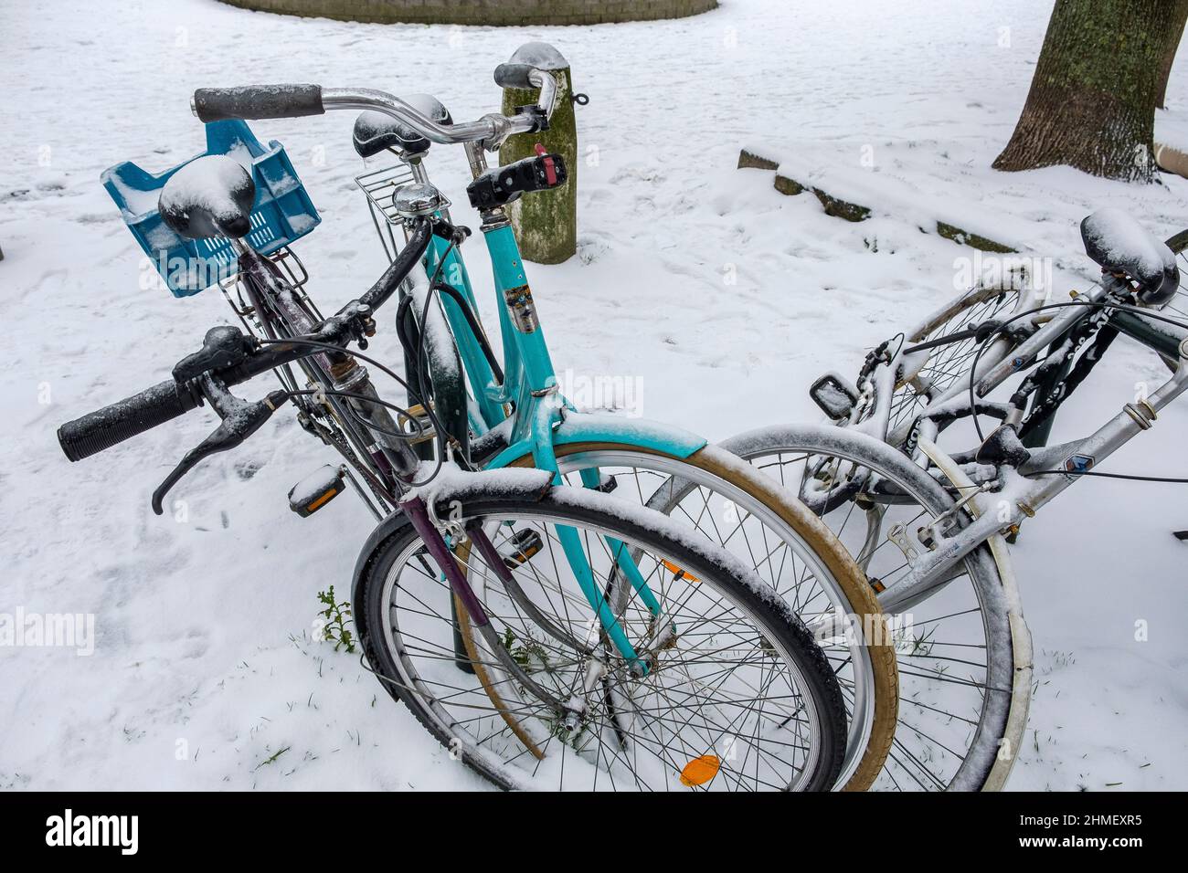 Bicycle under the snow | Velo sous la neige Stock Photo - Alamy