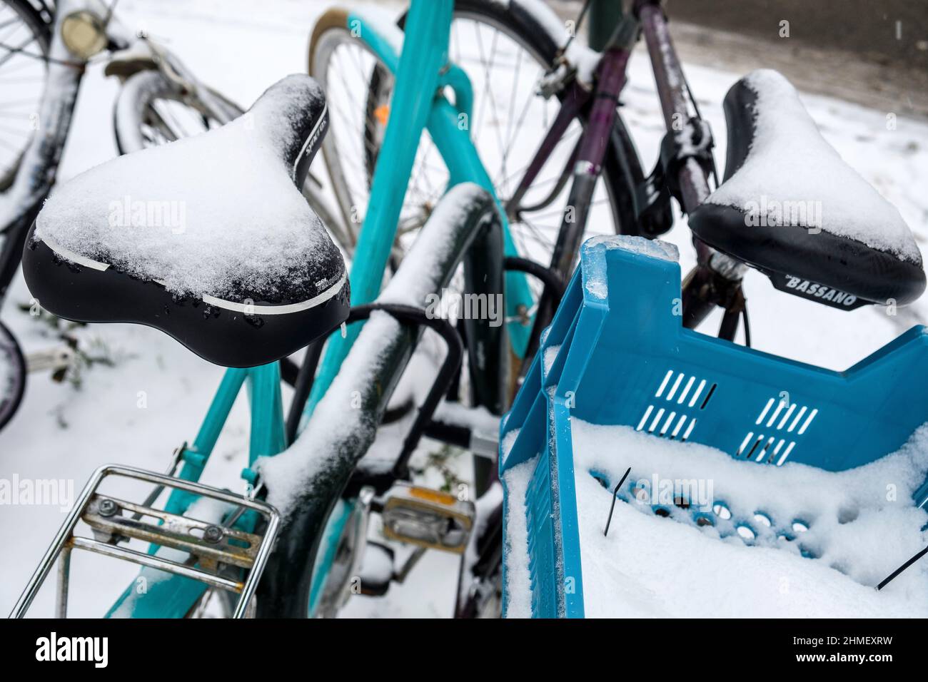 Bicycle under the snow | Velo sous la neige Stock Photo - Alamy