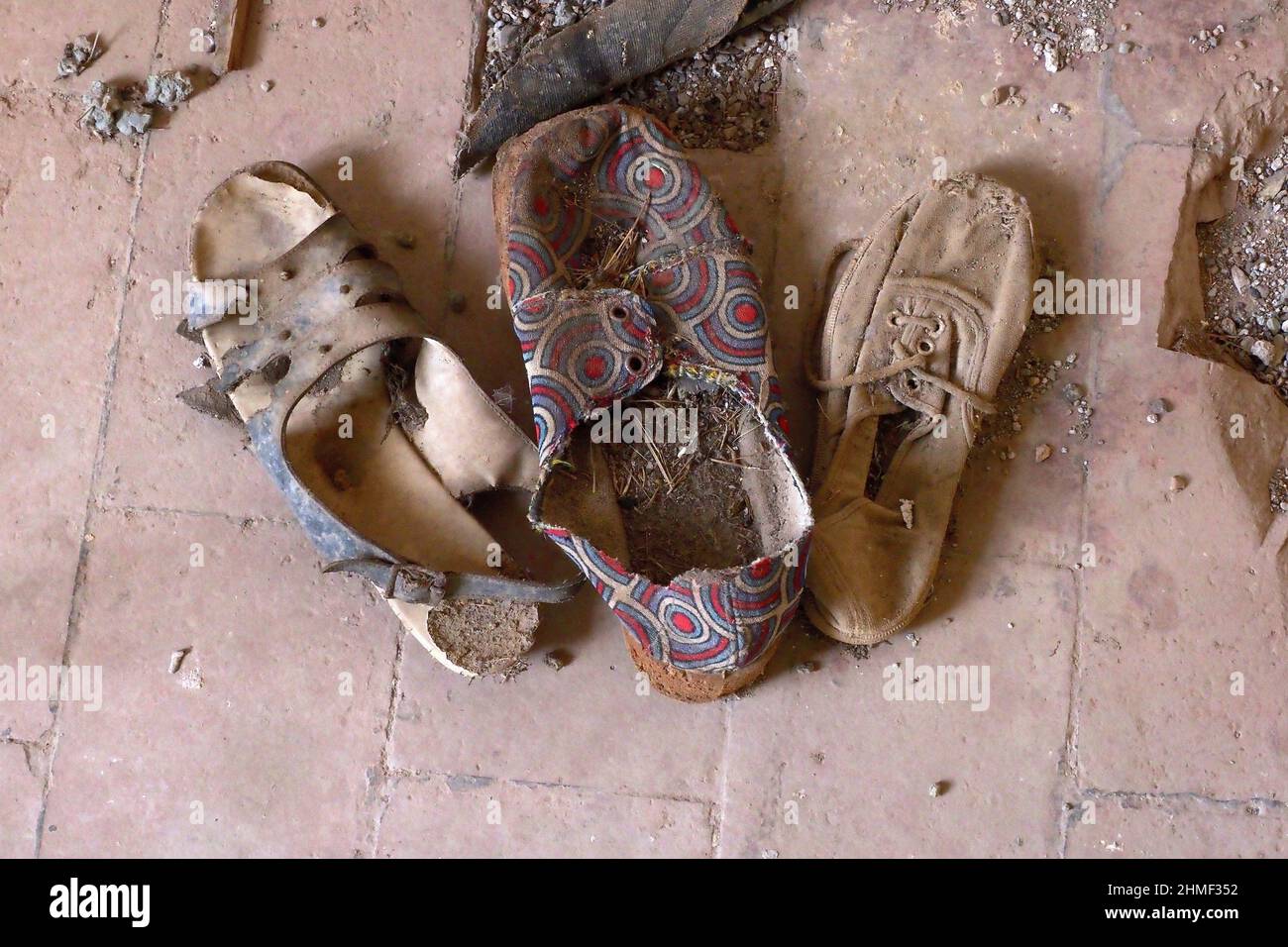 Rotten shoes on the floor, rotten shoe, shoe wreck, rotten kicker, worn ...