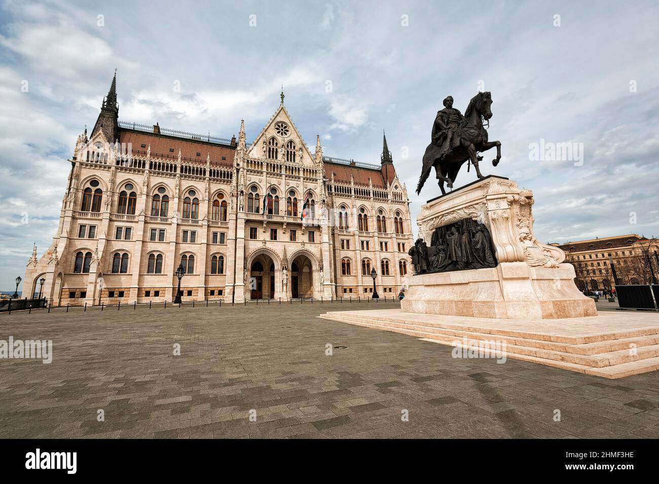 Budapest memorial kossuth statue hi-res stock photography and images ...
