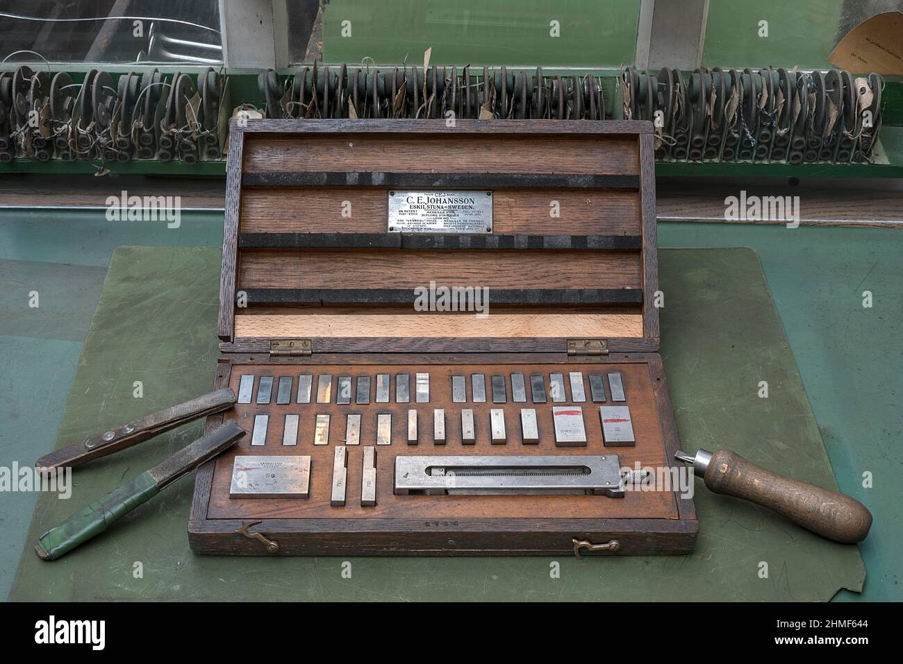 Measuring block box hi-res stock photography and images - Alamy