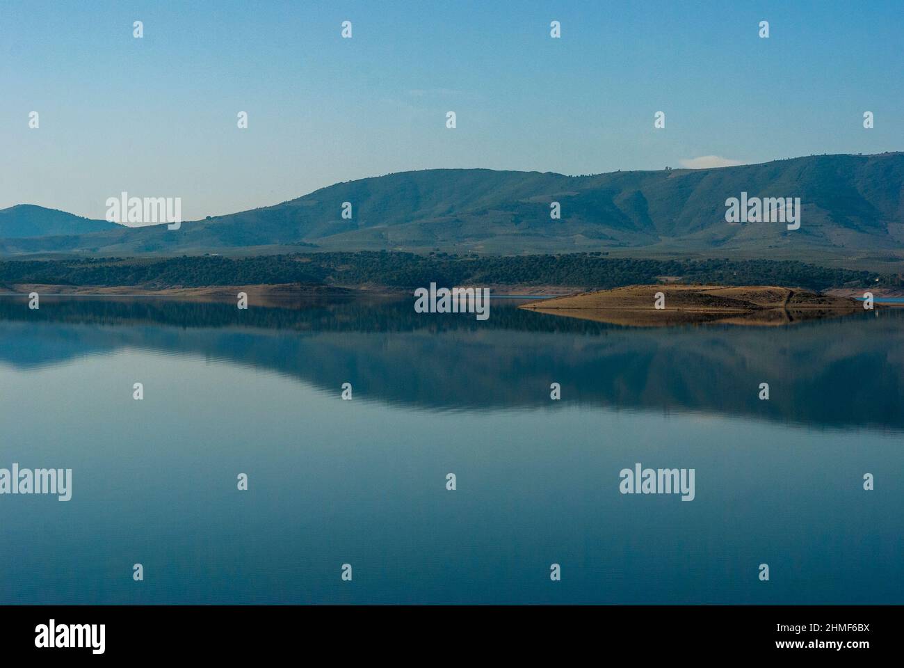Gabriel y Galan reservoir with reflections before the drought ...