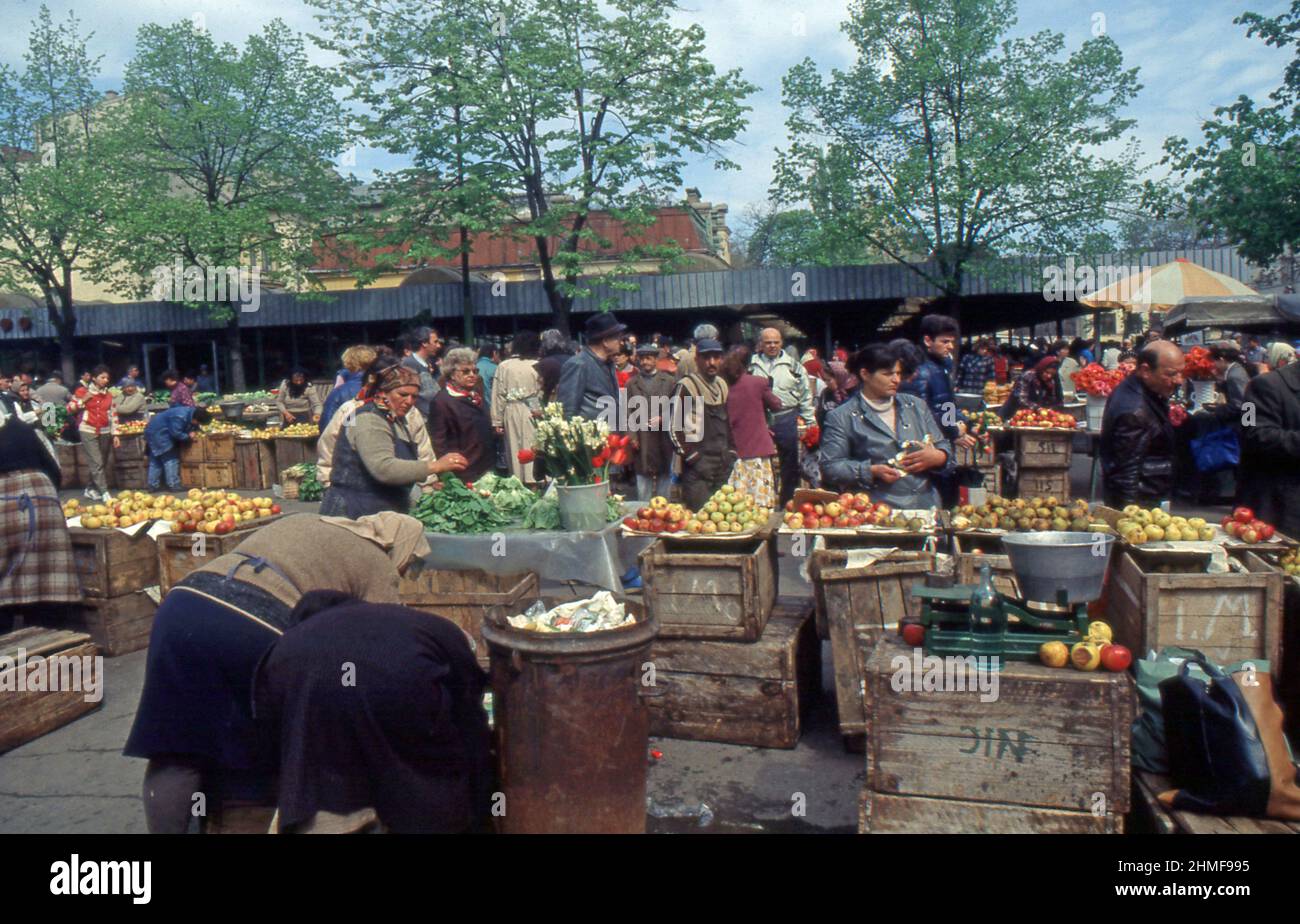 Bucarest market hi-res stock photography and images - Alamy