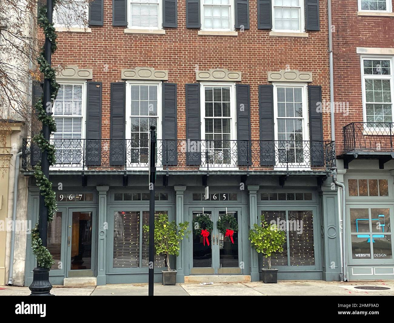 Augusta, Ga USA - 12 09 21: holiday decor on a brick historic building ...
