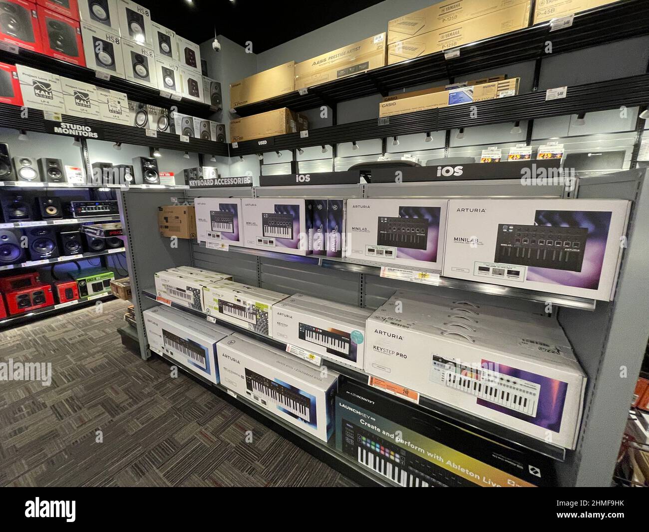 Guitar keyboards instruments hi-res stock photography and images - Alamy