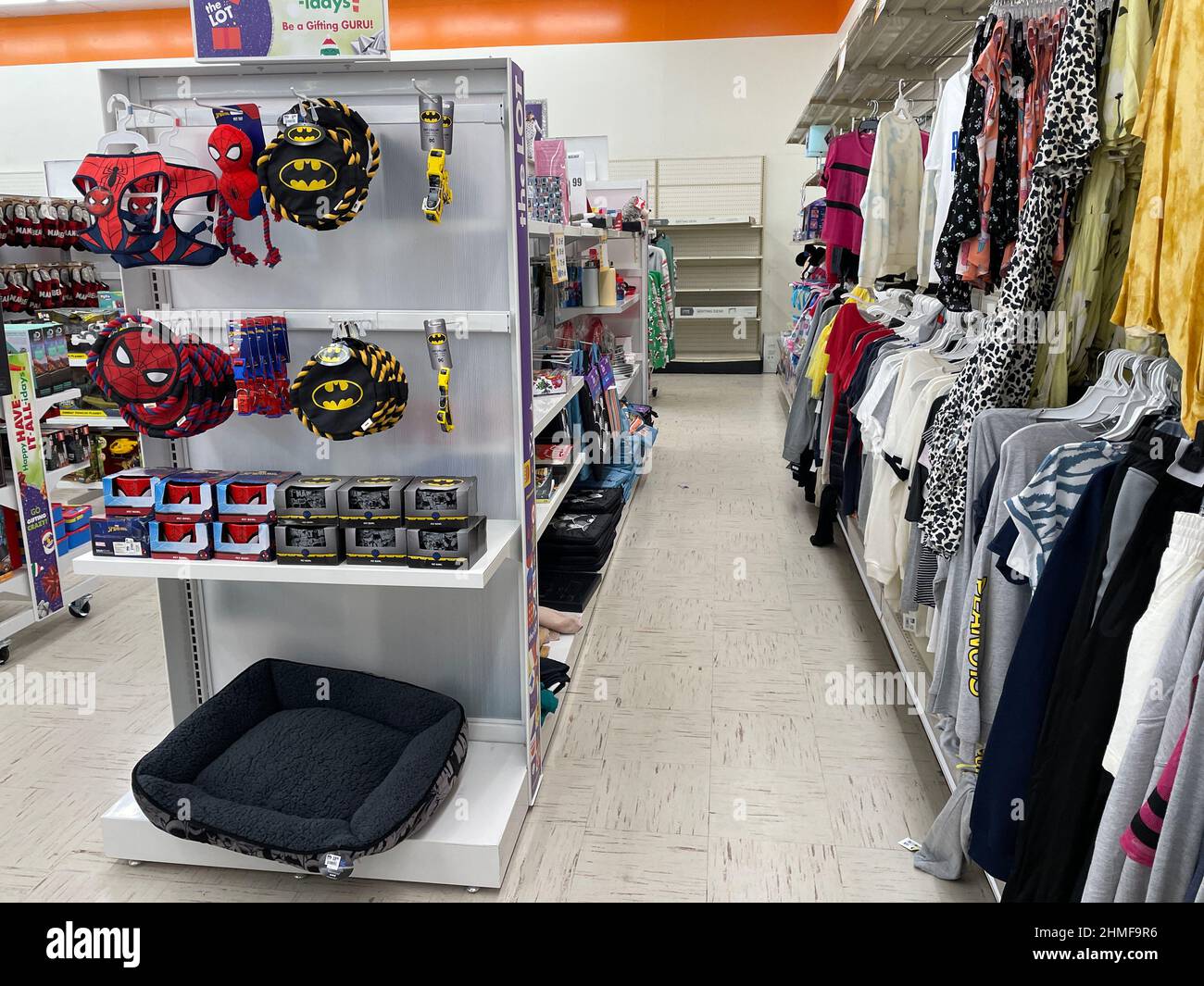 Interior small grocery store hi-res stock photography and images - Alamy