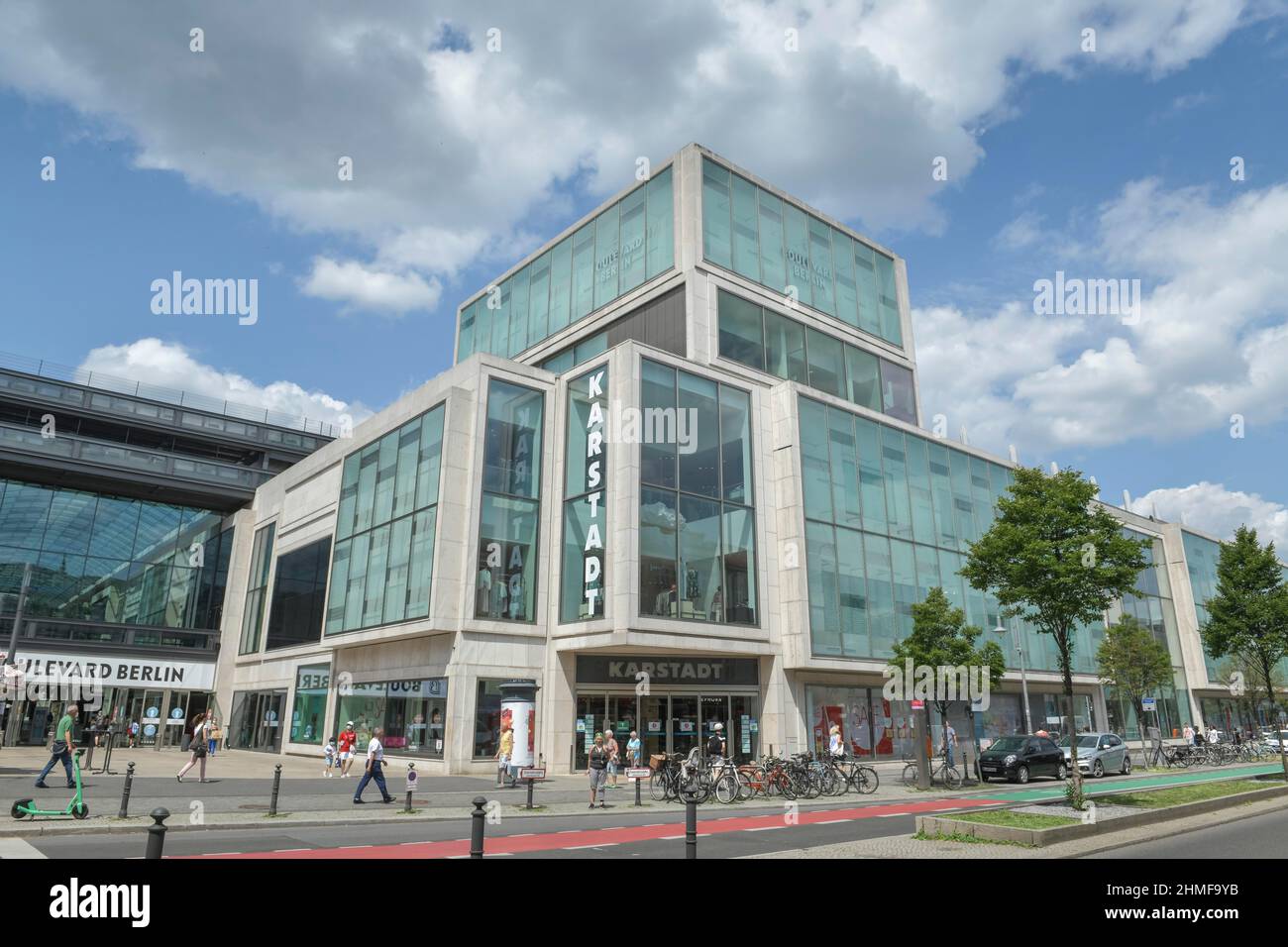 Boulevard berlin mall hi-res stock photography and images - Alamy