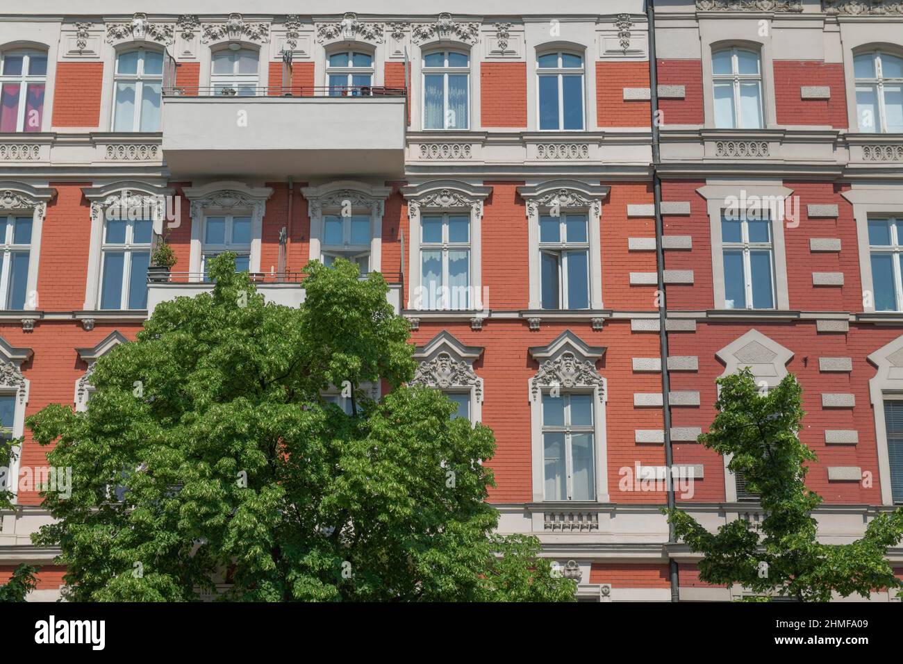 Pre war building hi-res stock photography and images - Alamy