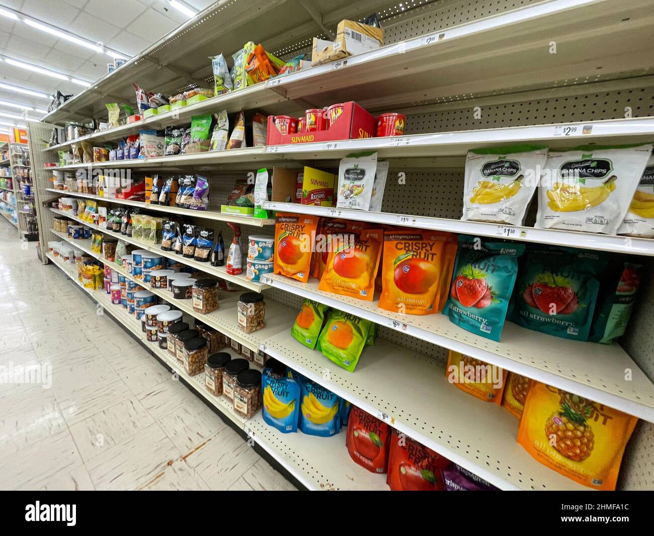 Convenience store interior snack hi-res stock photography and images ...