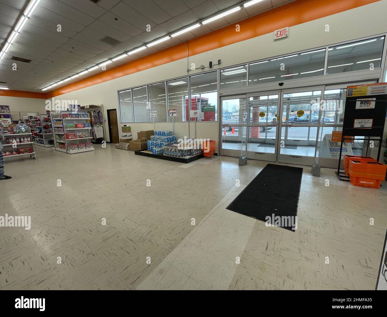 Big lots store interior hi-res stock photography and images - Alamy