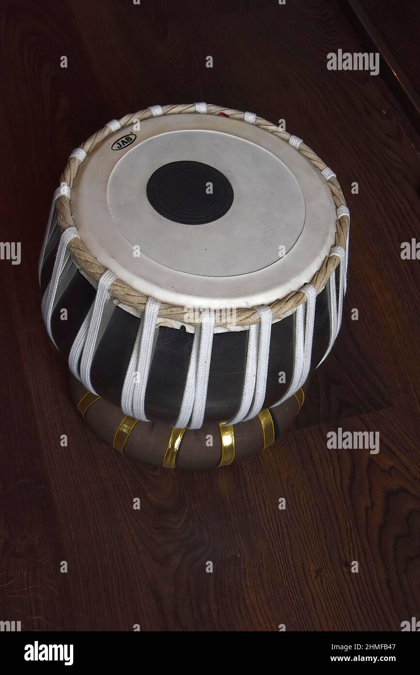 Tabla instrument hi-res stock photography and images - Alamy