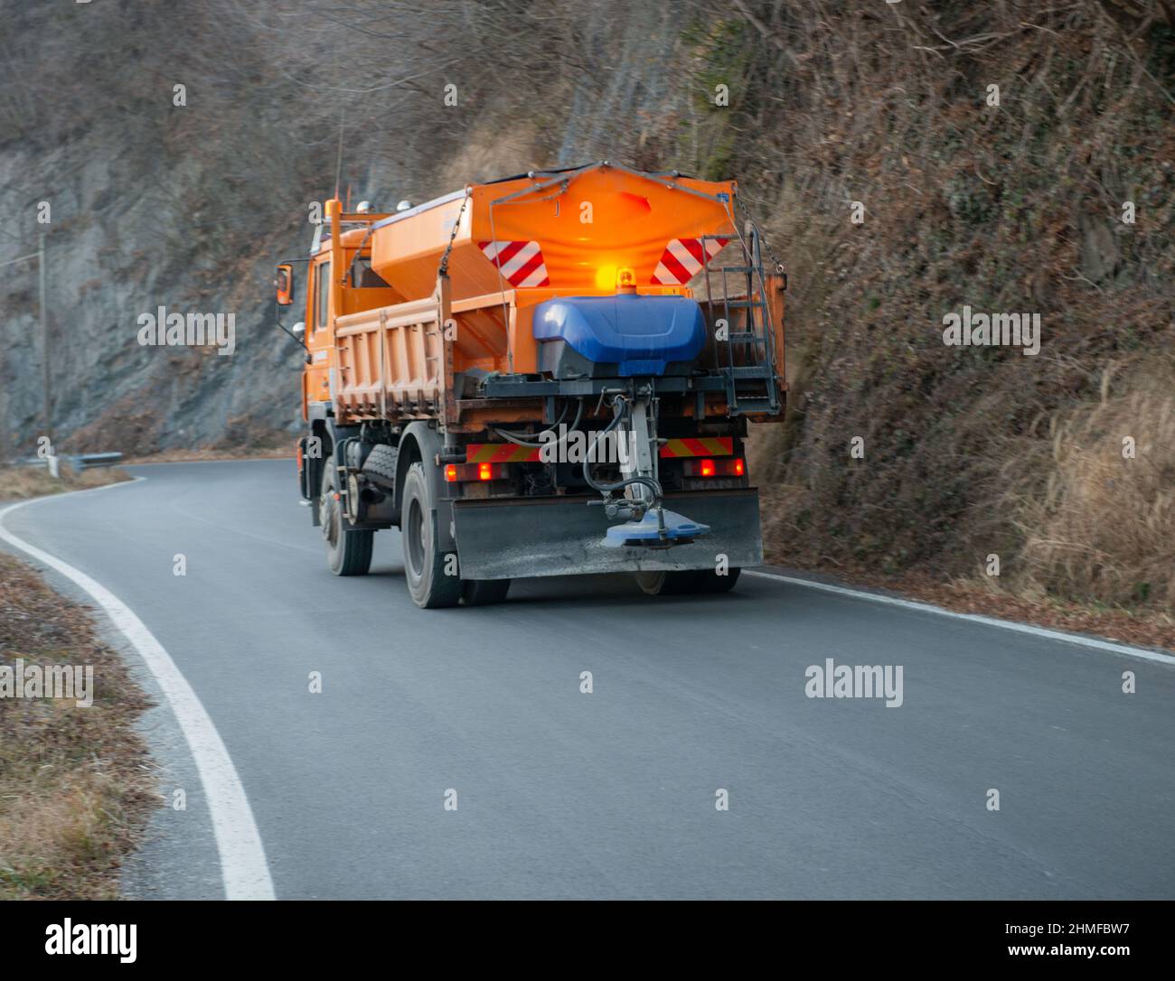 Salt spreading truck hi-res stock photography and images - Alamy