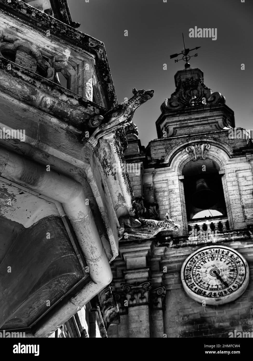 Gothic cathedral facade intricate Black and White Stock Photos & Images ...