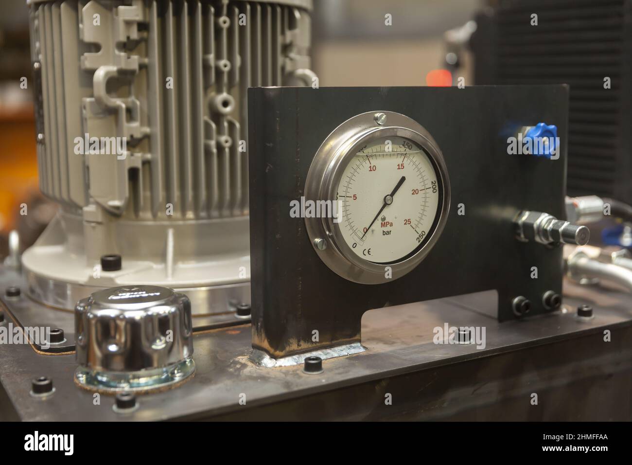 pressure gauge on hydraulic pump, close up Stock Photo - Alamy