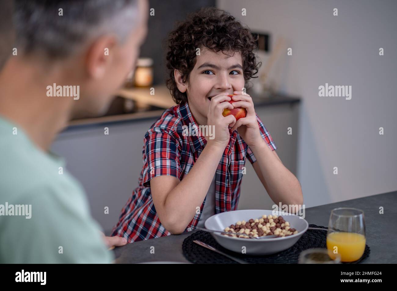 Boy looking up father hi-res stock photography and images - Alamy