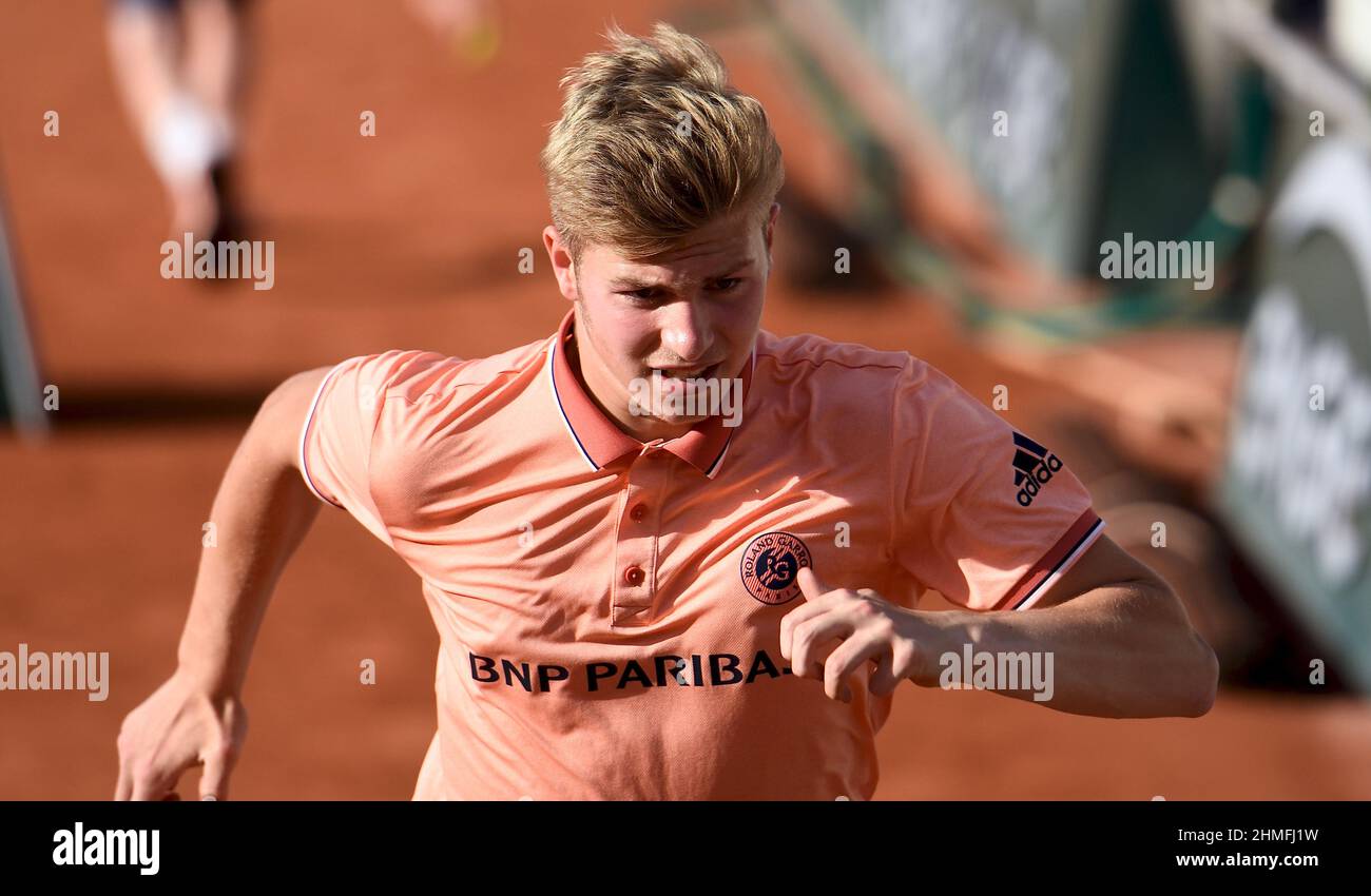 A ball girl (ramasseur de balle) during Roland Garros 2019 Stock Photo ...