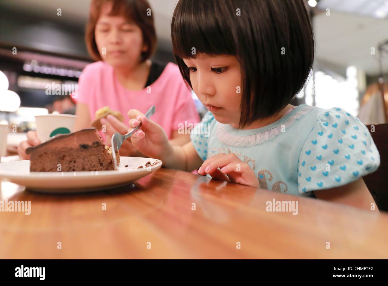 Child eating snack hi-res stock photography and images - Alamy