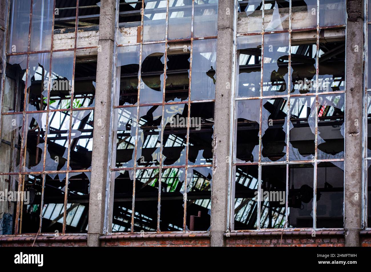Schwerin, Germany. 09th Feb, 2022. Broken window panes in the walls of ...