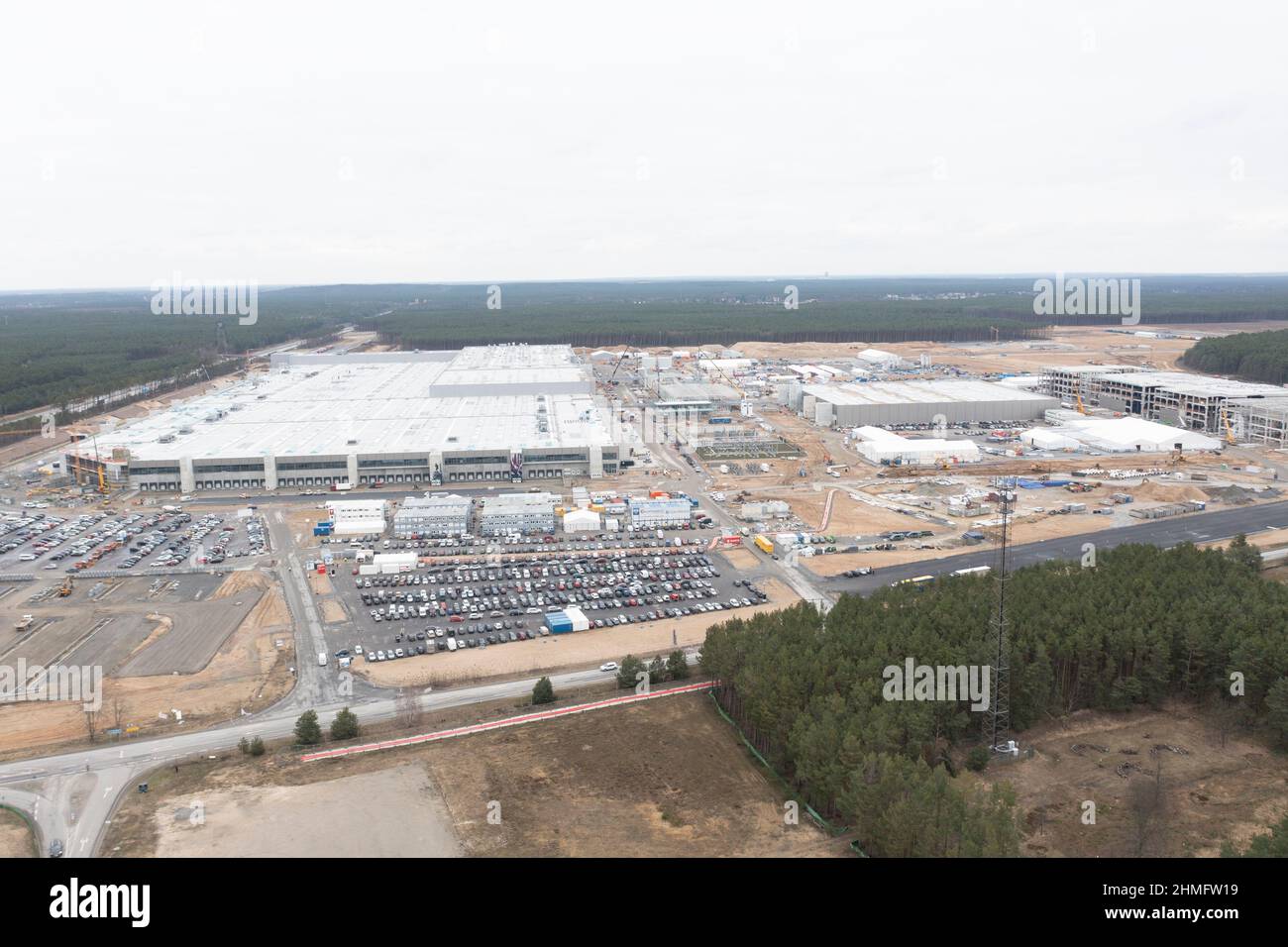Tesla factory germany hi-res stock photography and images - Alamy