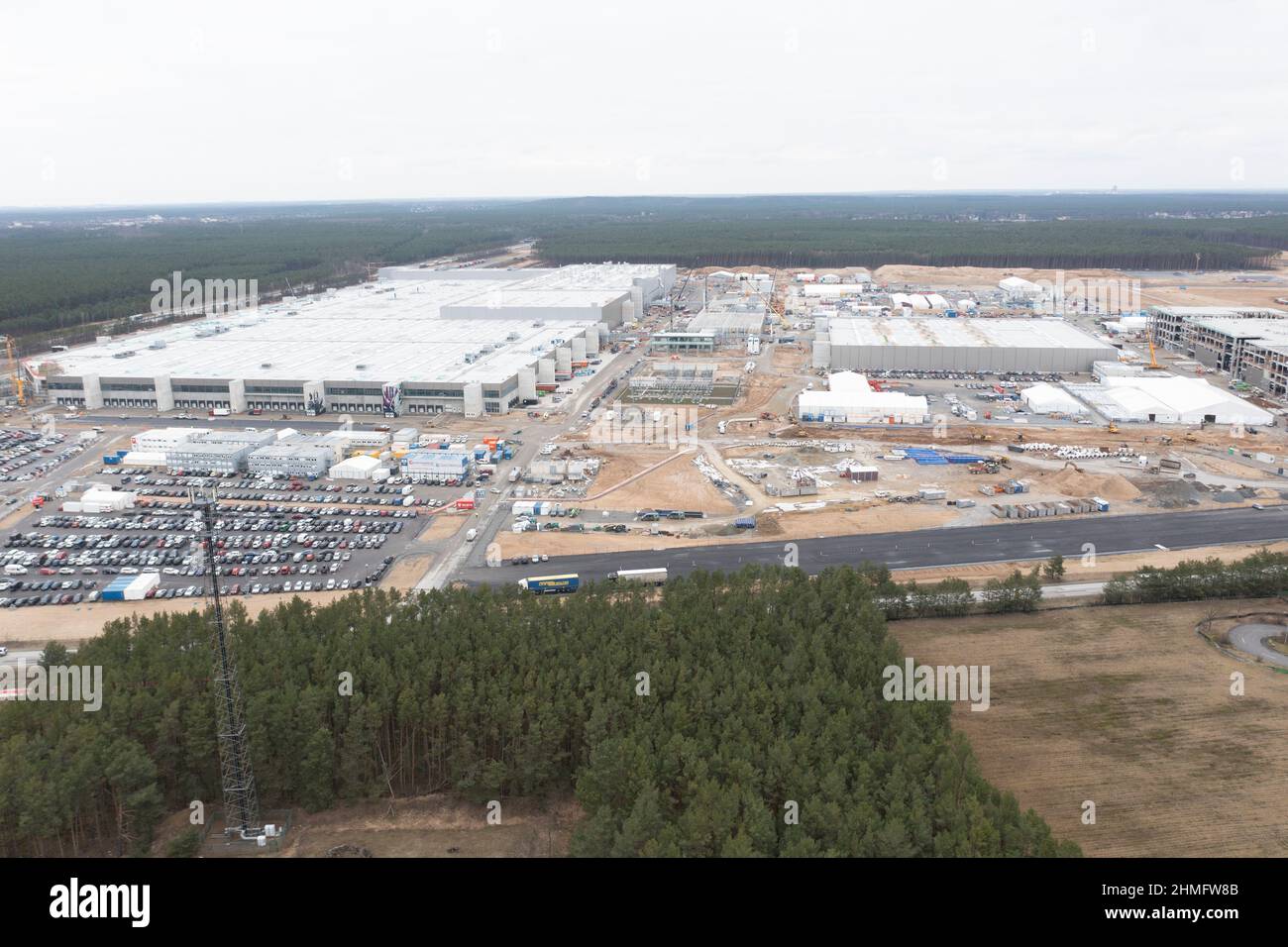 Tesla factory germany hi-res stock photography and images - Alamy