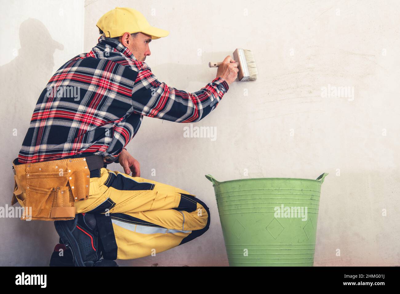 Priming the wall hi-res stock photography and images - Alamy