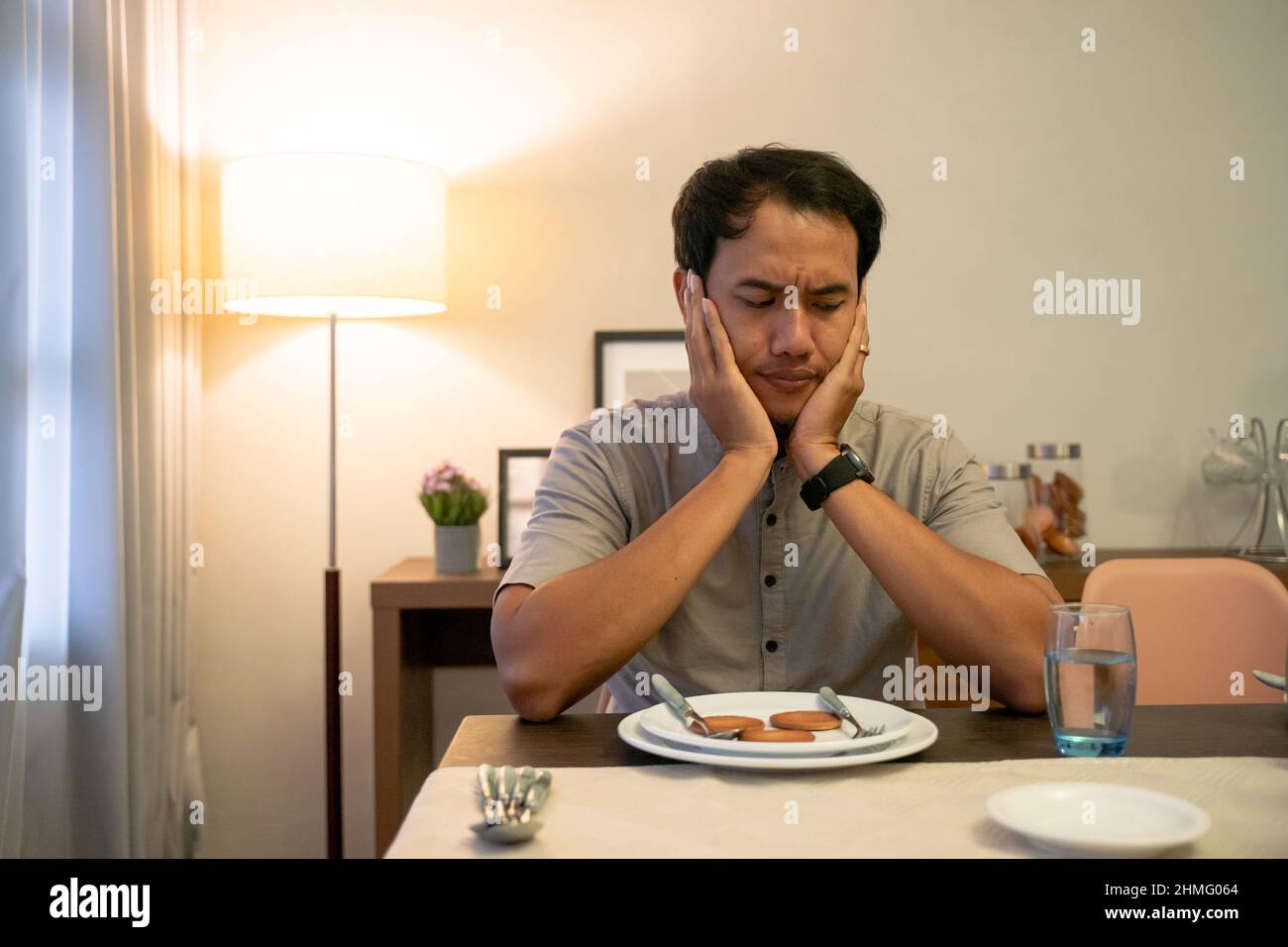impatient muslim male waiting to break his fast Stock Photo - Alamy