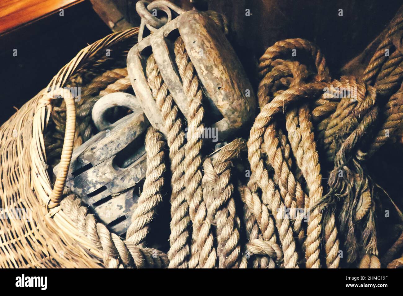 Metal ring knot hi-res stock photography and images - Alamy