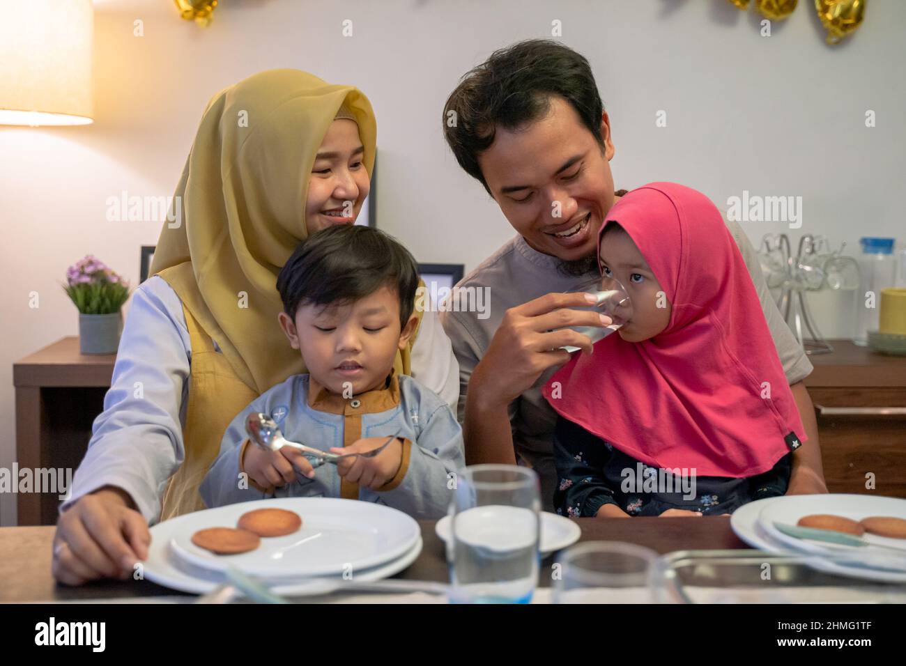 Man daughter menu hi-res stock photography and images - Alamy