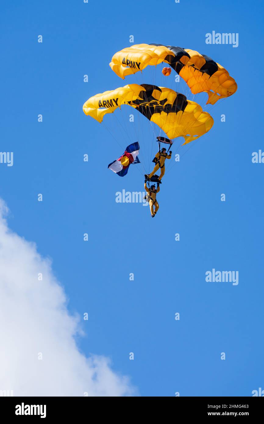 Staff Sgt. Logan Maples and Staff Sgt. Gabriel Colon of the U.S. Army ...