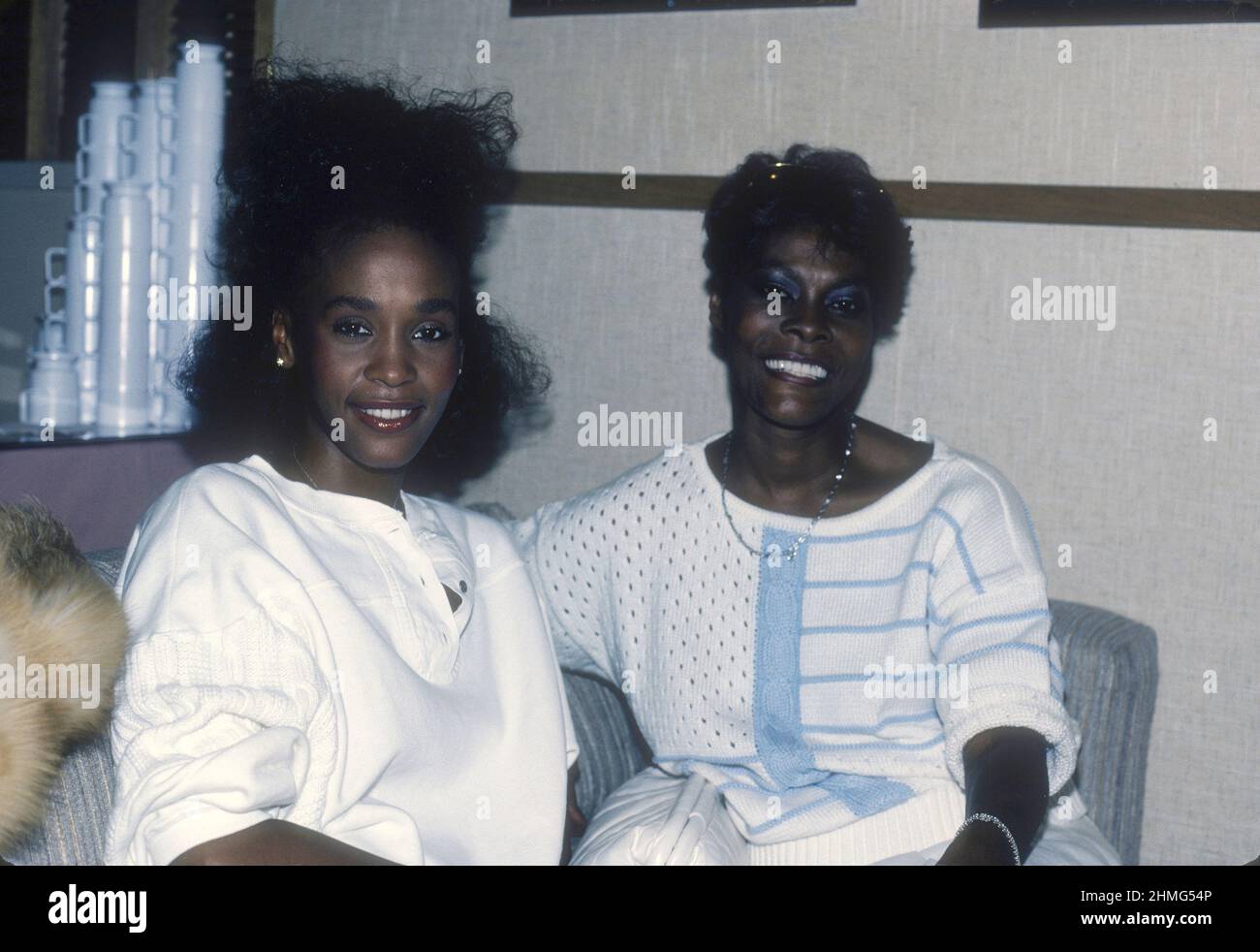 LOS ANGELES, CA - JUNE 19: Whitney Houston (L) and Dionne Warwick 1985 ...