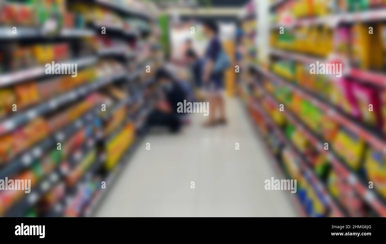 Blur shelf in supermarkets background Stock Photo - Alamy